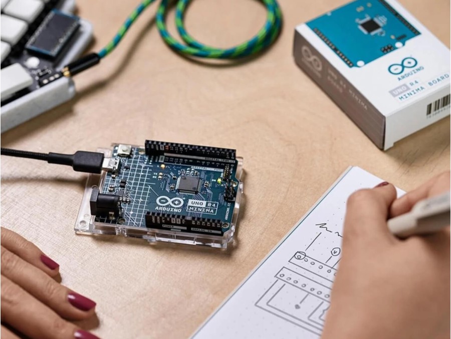 Placa Arduino Uno R4 MINIMA - Envío gratis | ROBOTIX Placa Arduino Uno R4 MINIMA - Envío gratis | ROBOTIX