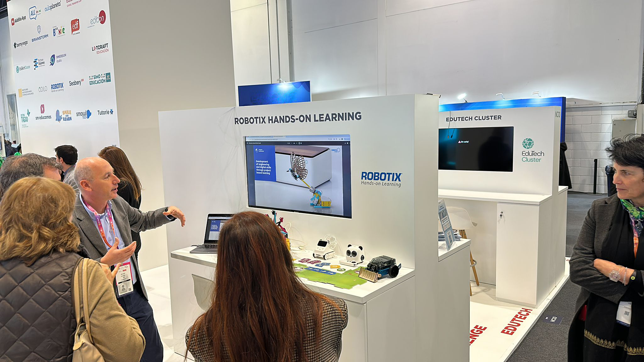 ROBOTIX Hands-on Learning en Bett Show 2025: IA, robótica y cortadoras ...